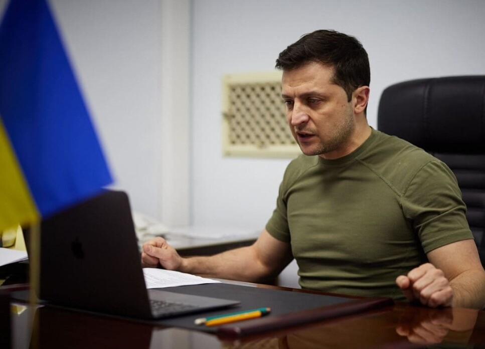 Der ukrainische Präsident Selenskij spricht über den Brand bei der ...